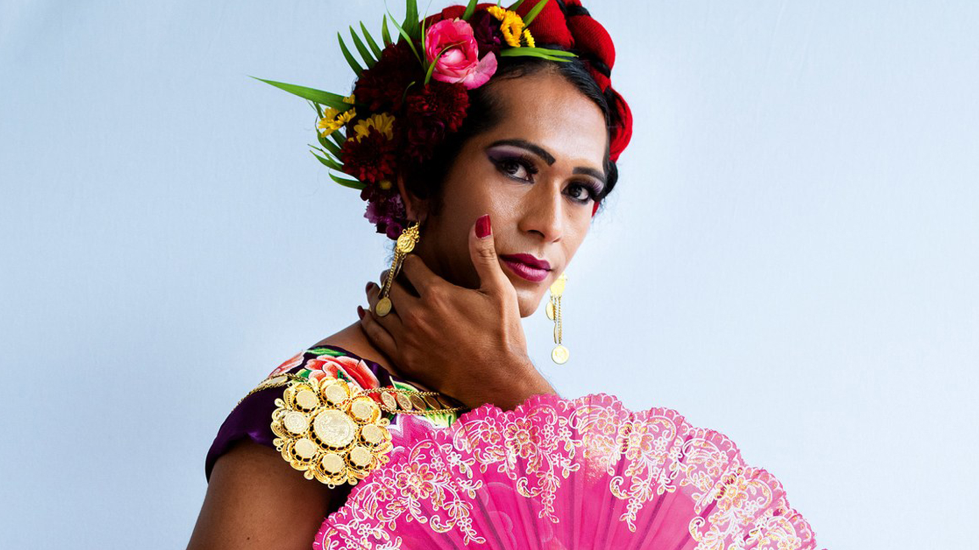 La indígena transgénero que hace historia en la tapa de Vogue México ...