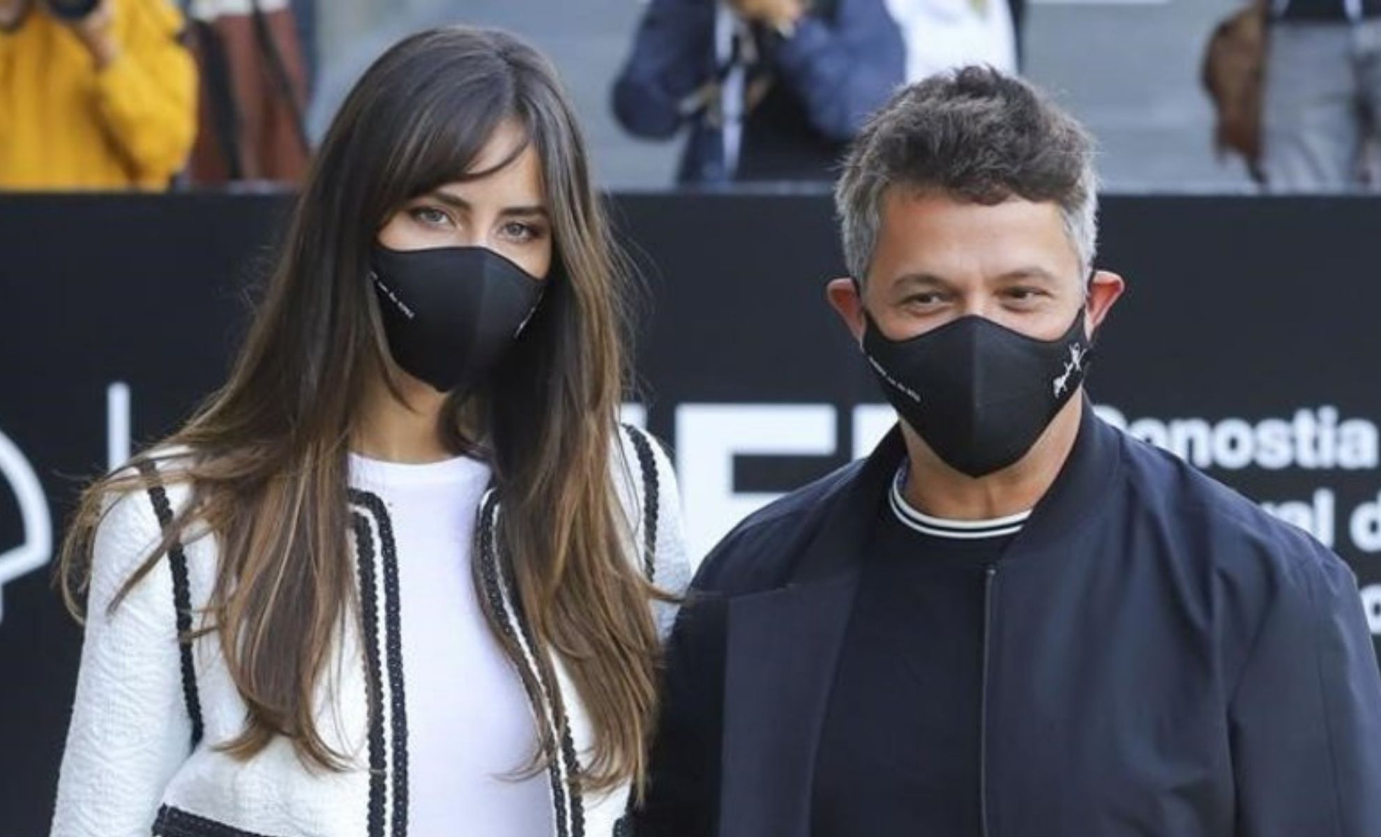 Alejandro Sanz se tatuó los ojos de su novia, Rachel Valdés – GENTE Online