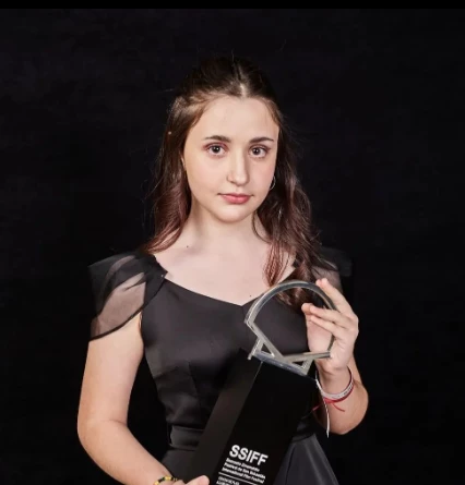 A los 12 años, Renata Lerman, la hija del director de la película El ...