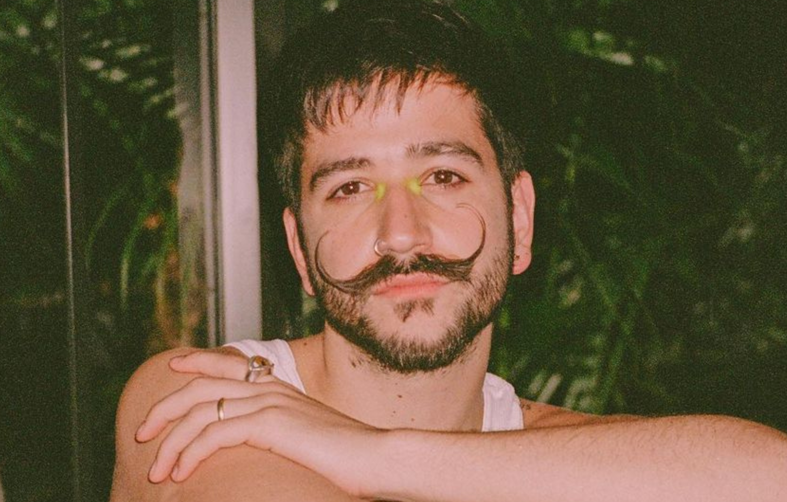 Camilo se hizo un insólito tatuaje y sus fans intentaron adivinar el ...