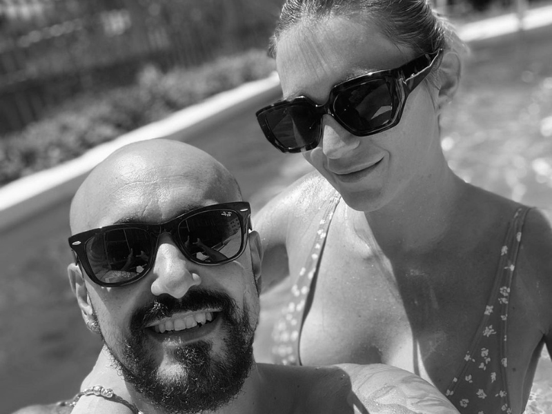 Las románticas vacaciones de Abel Pintos y Mora Calabrese en Mar del ...