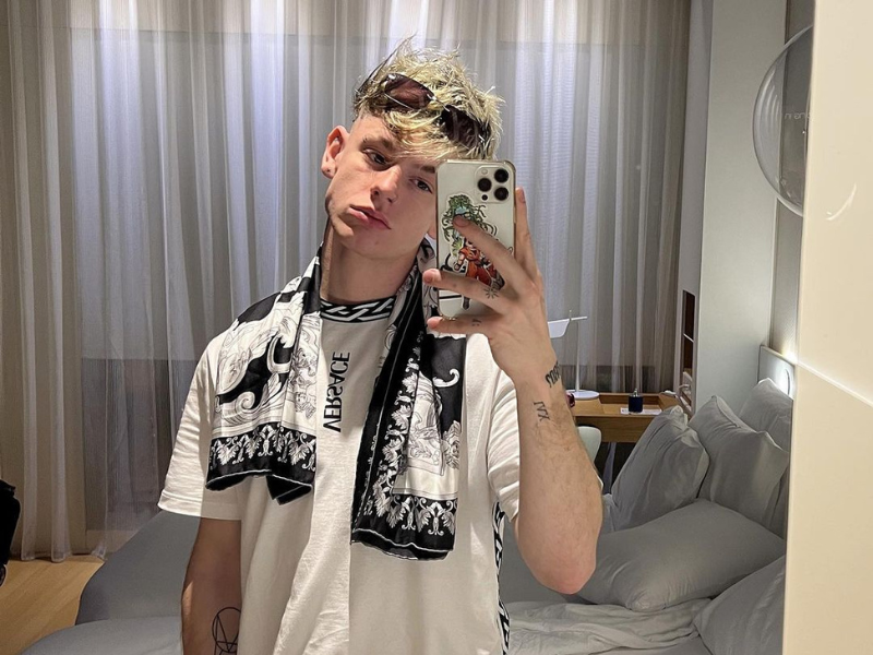 Quién es Oky, el galán de The Challenge que besó a Claudia Albertario y ...