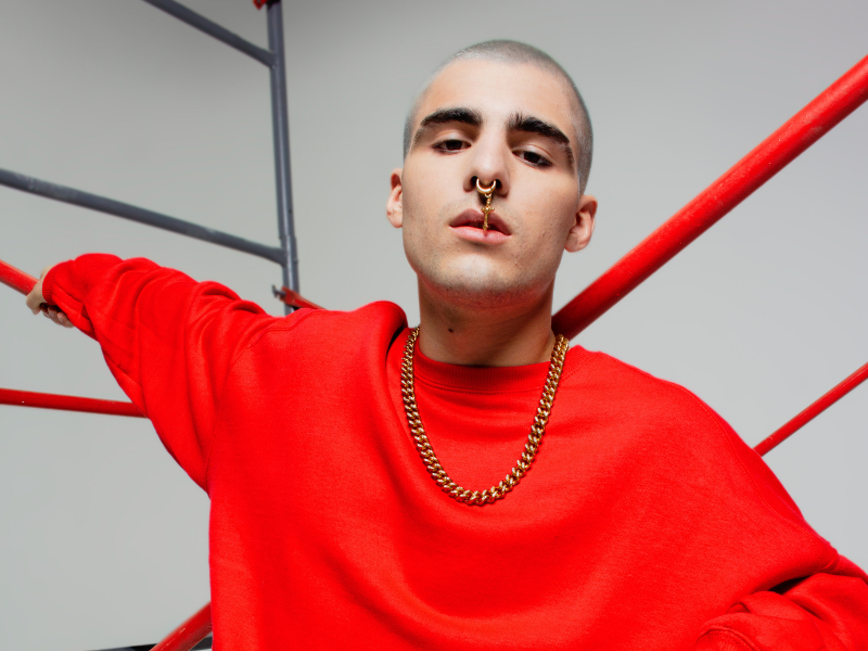 6 preguntas para ALAK, un cantante con identidad musical propia – GENTE ...