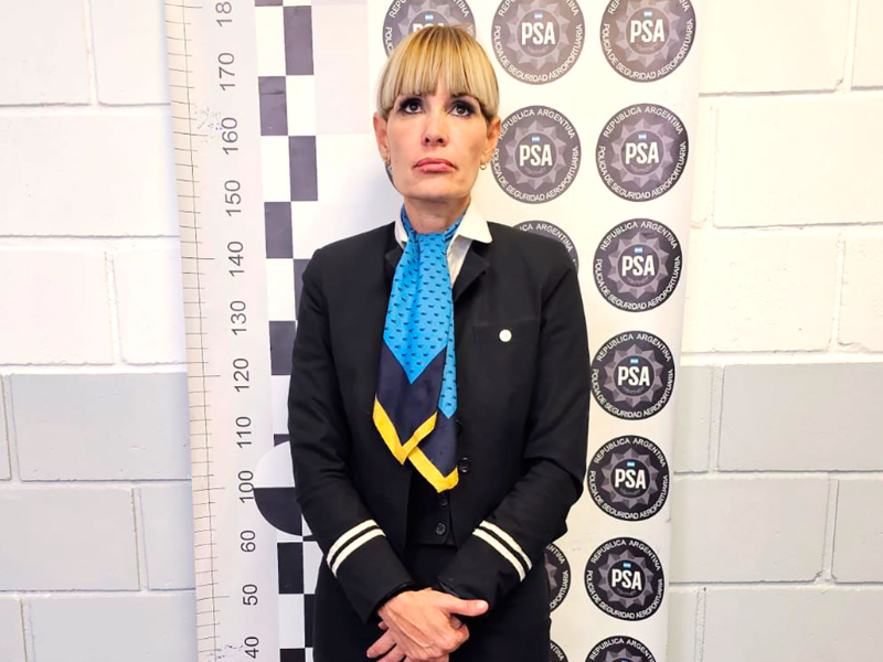 Quién es Daniela Carbone, la azafata acusada de hacer la amenaza de ...
