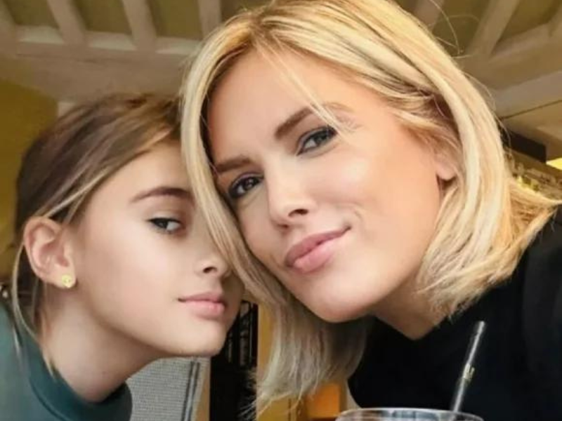 La hija de Viviana Canosa debutó como locutora en una divertida emisión ...