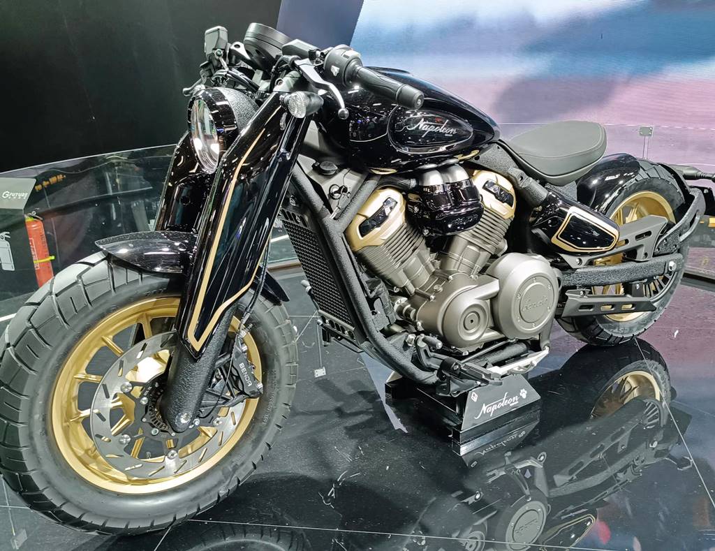 Benda Napoleon 450: La moto de estilo bobber que conquista China ...