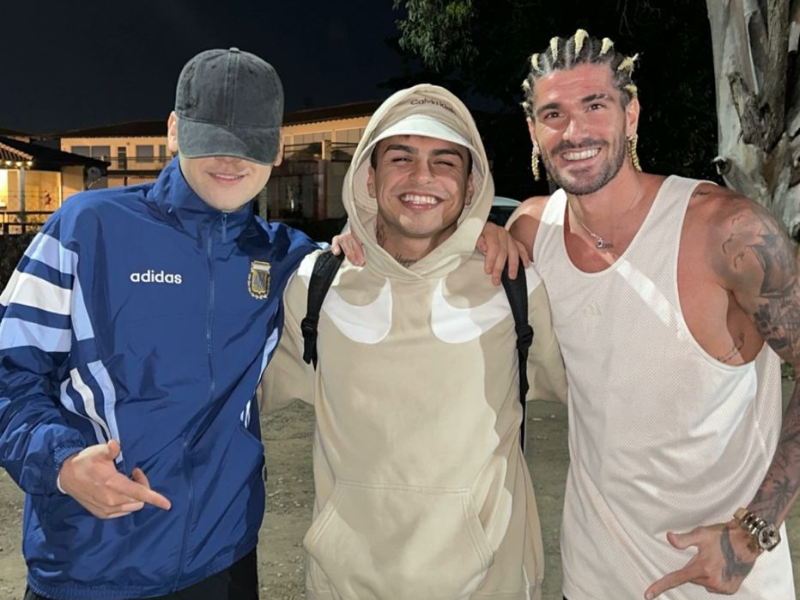 Rodrigo De Paul invitó a Bizarrap y a sus amigos del barrio a jugar un ...