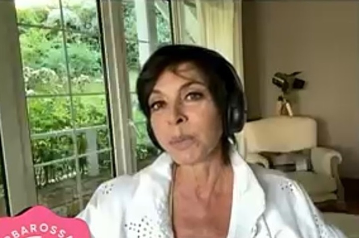 Mónica Gutiérrez estaba opinando del paro general desde su casa y apareció un hombre desnudo ...