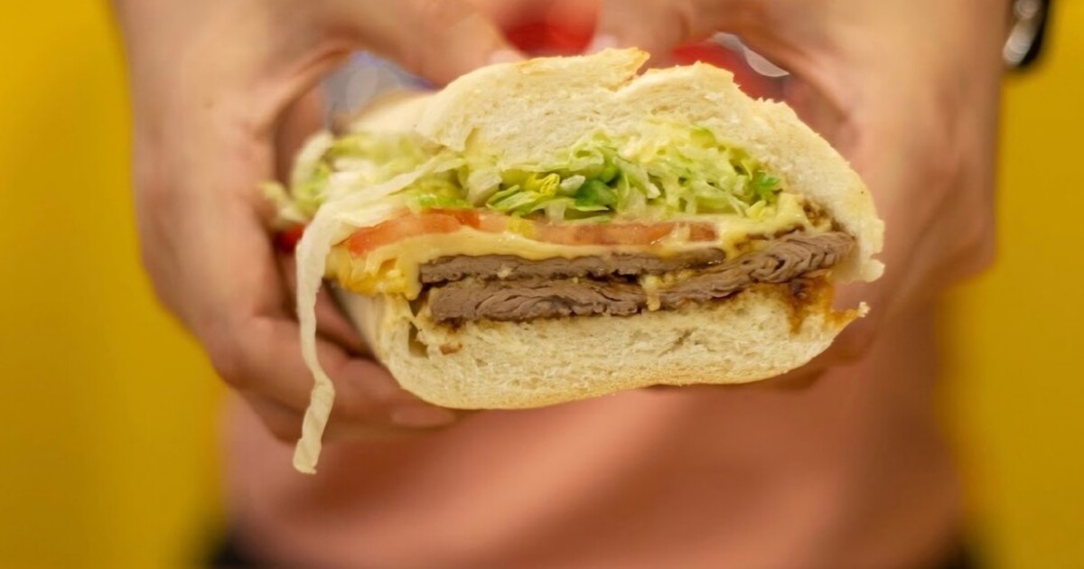 Cómo se hace el verdadero sándwich de milanesa tucumano, considerado ...