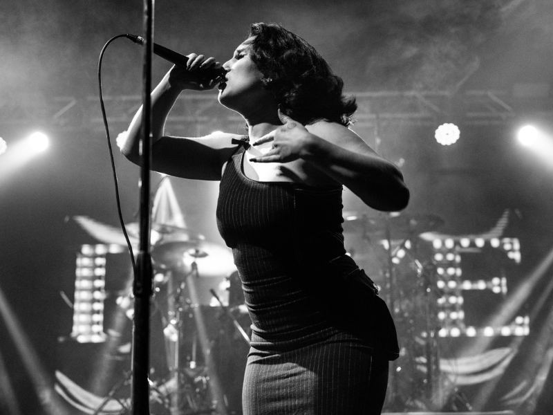 RAYE, el fenómeno británico que debutó en Buenos Aires y deslumbró con ...