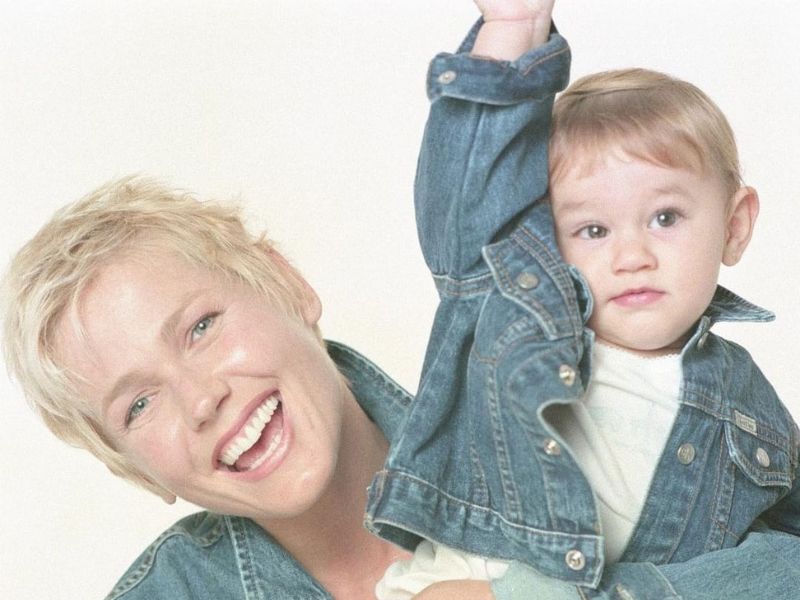 La hija de Xuxa que conquista pasarelas internacionales: Sasha Meneghel ...