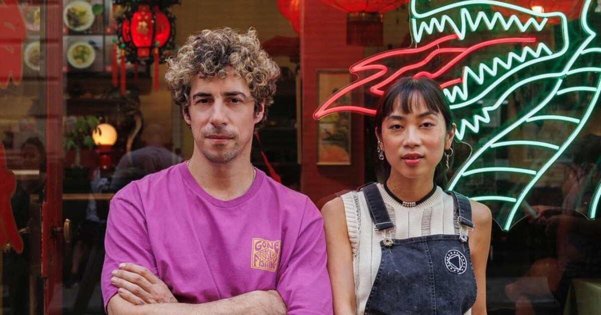 ¿Nació el amor entre Esteban Lamothe y Débora Nishimoto, su compañera ...