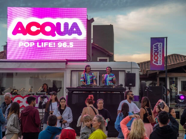 Acqua organizó un DJ Sunset en el Acqua Truck de Pinamar – GENTE Online
