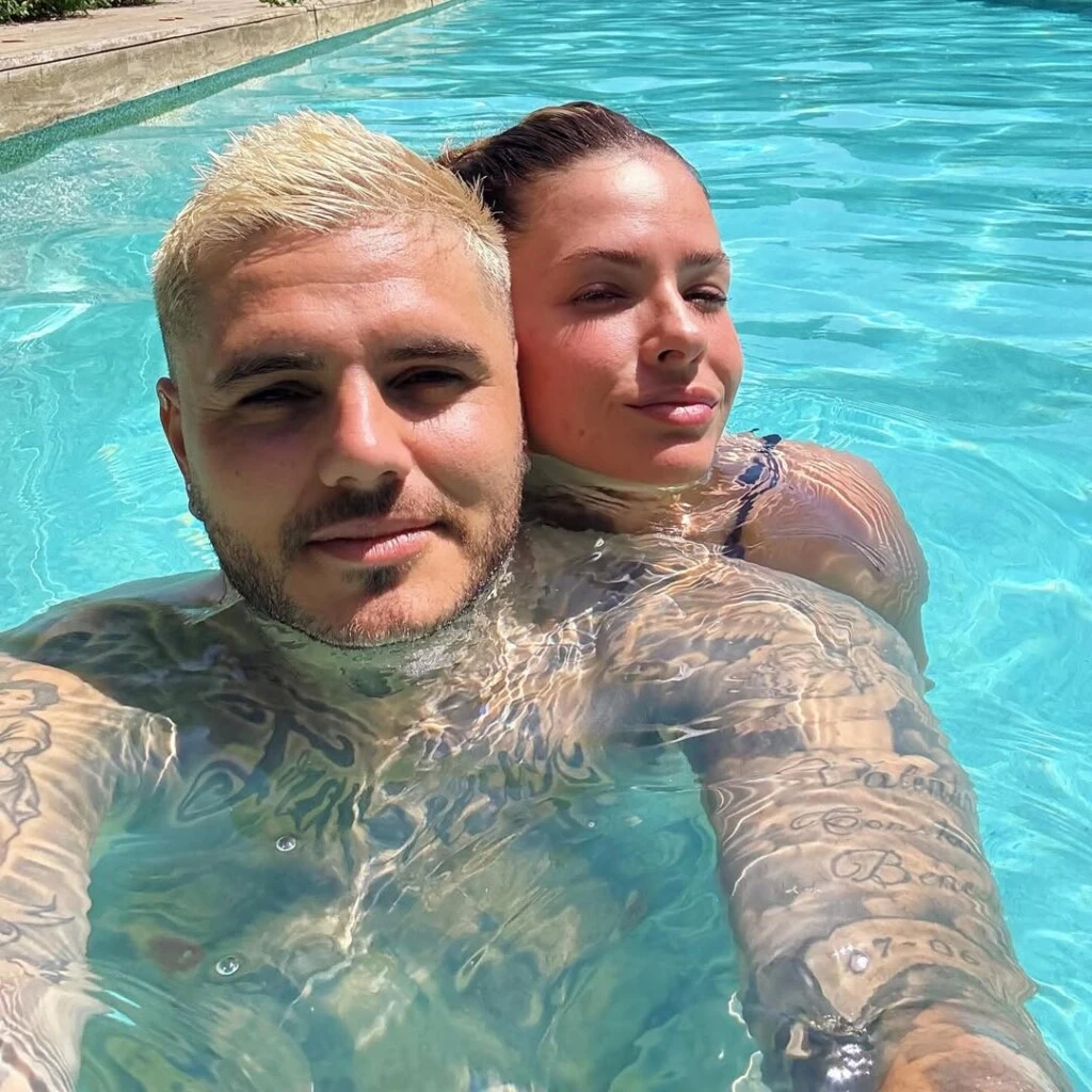 Mauro Icardi presumió a la China Suárez con románticas fotos desde la pileta: "Una diosa de otro ...