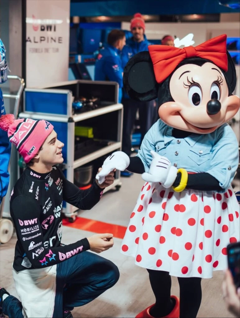 Franco Colapinto, el soltero más codiciado de la F1, se arrodilló para ...