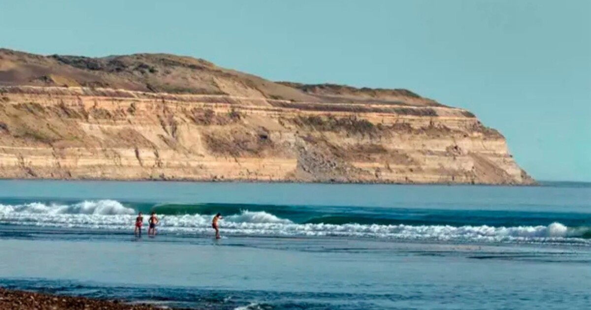 Acantilados y aguas cristalinas: el destino con playas anchas ideal ...